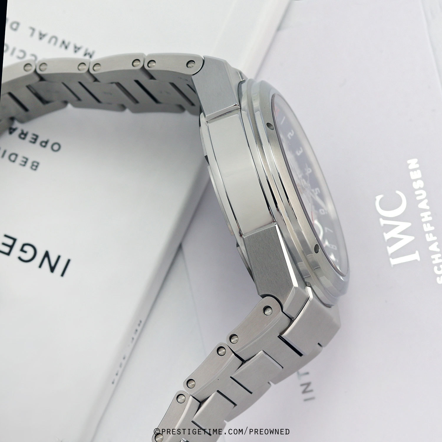 Pre-owned IWC Ingenieur Dual Time 43mm iw324404