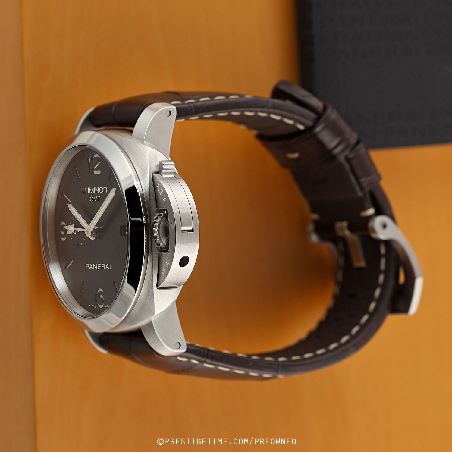 Pre-owned Panerai Luminor GMT 44mm pam00320