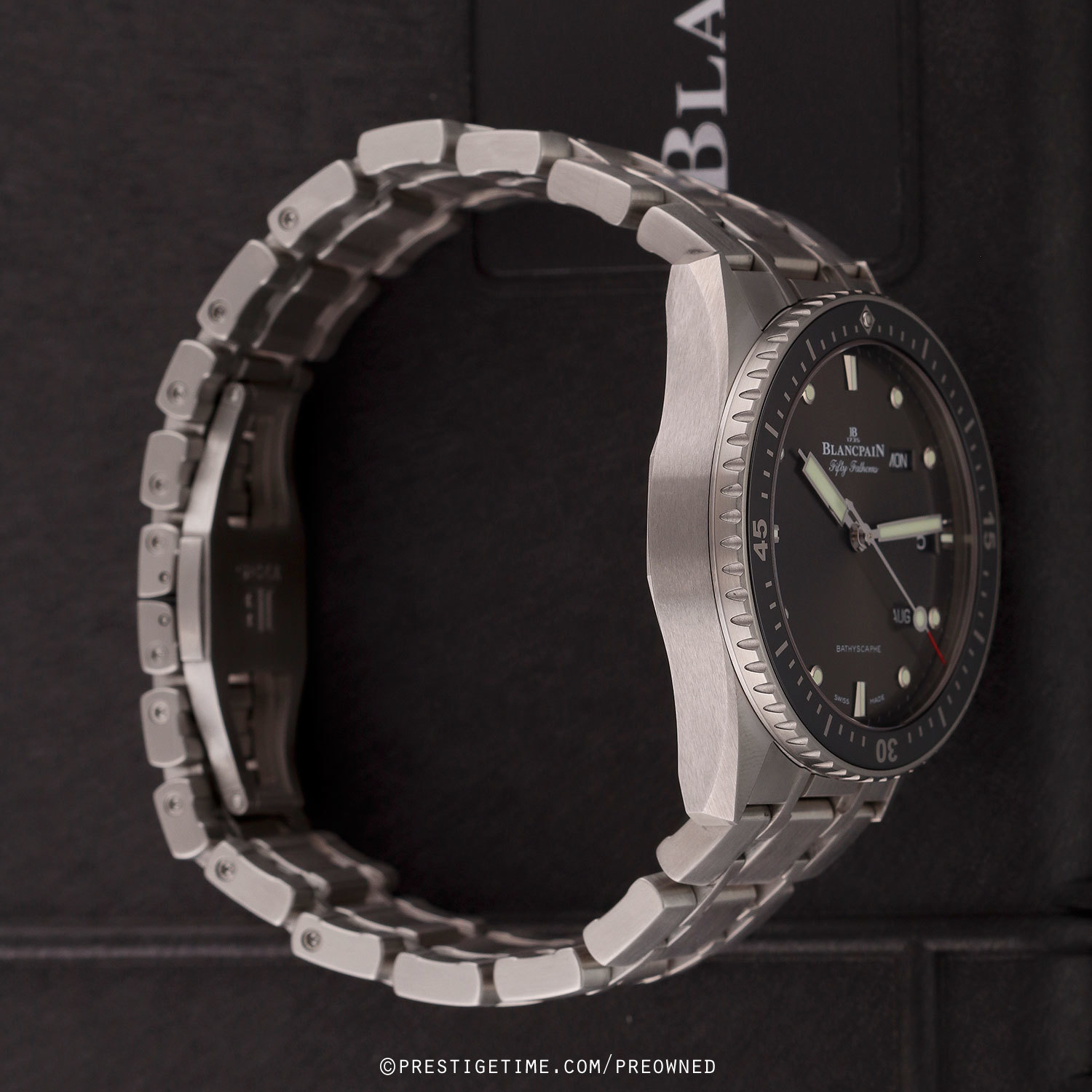 Pre-owned Blancpain Fifty Fathoms Bathyscaphe Annual Calendar 43mm 5071 ...