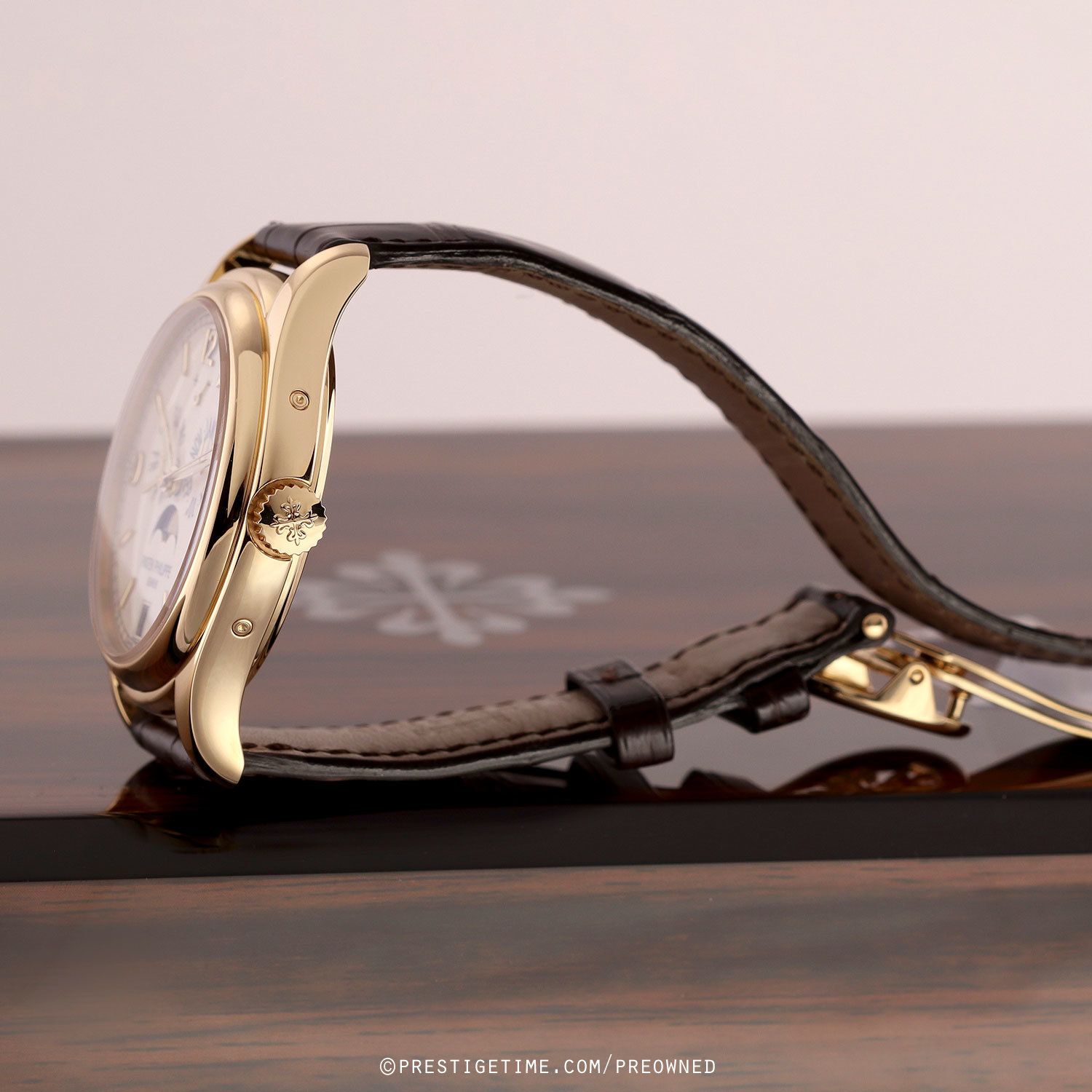 Pre-owned Patek Philippe Annual Calendar Moonphase 39mm 5146j-001