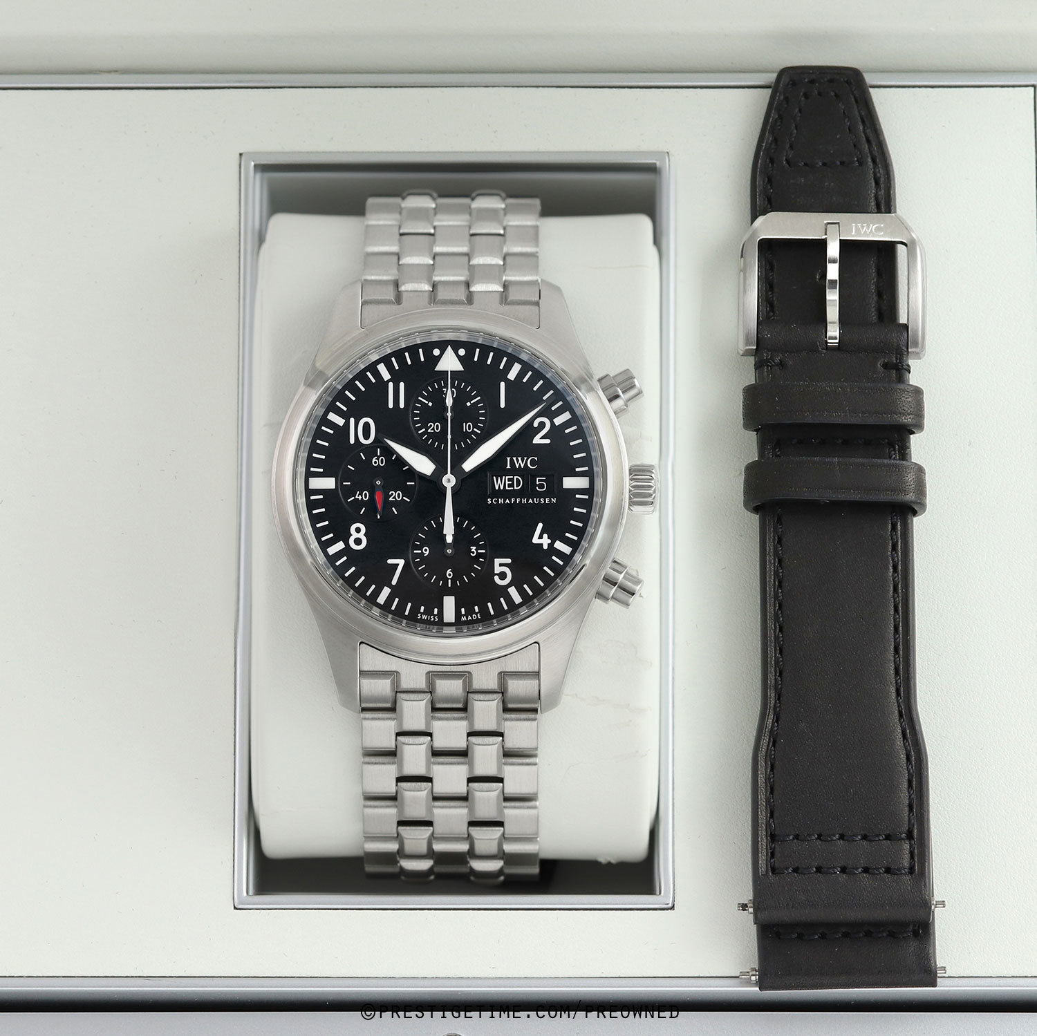 Pre-owned IWC Classic Pilot's Chronograph 42mm IW371701